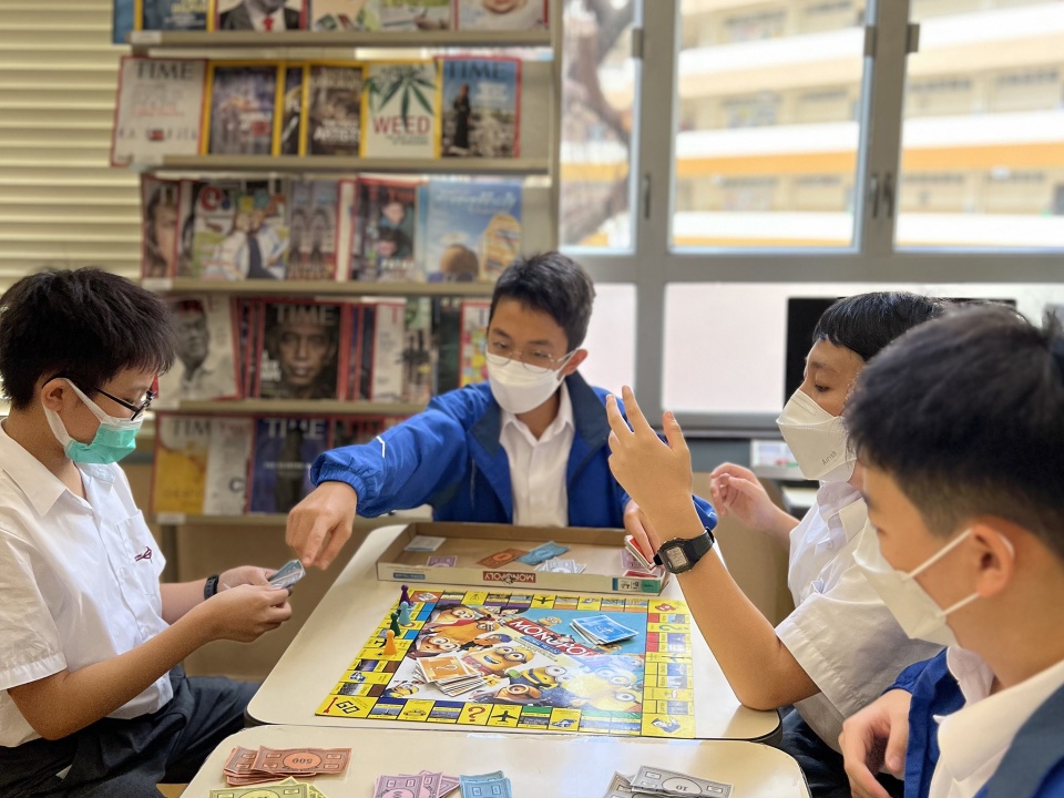 Lunchtime English Activities at E-zone | Kwun Tong Maryknoll College Lunchtime English Activities at E-zone | Kwun Tong Maryknoll College